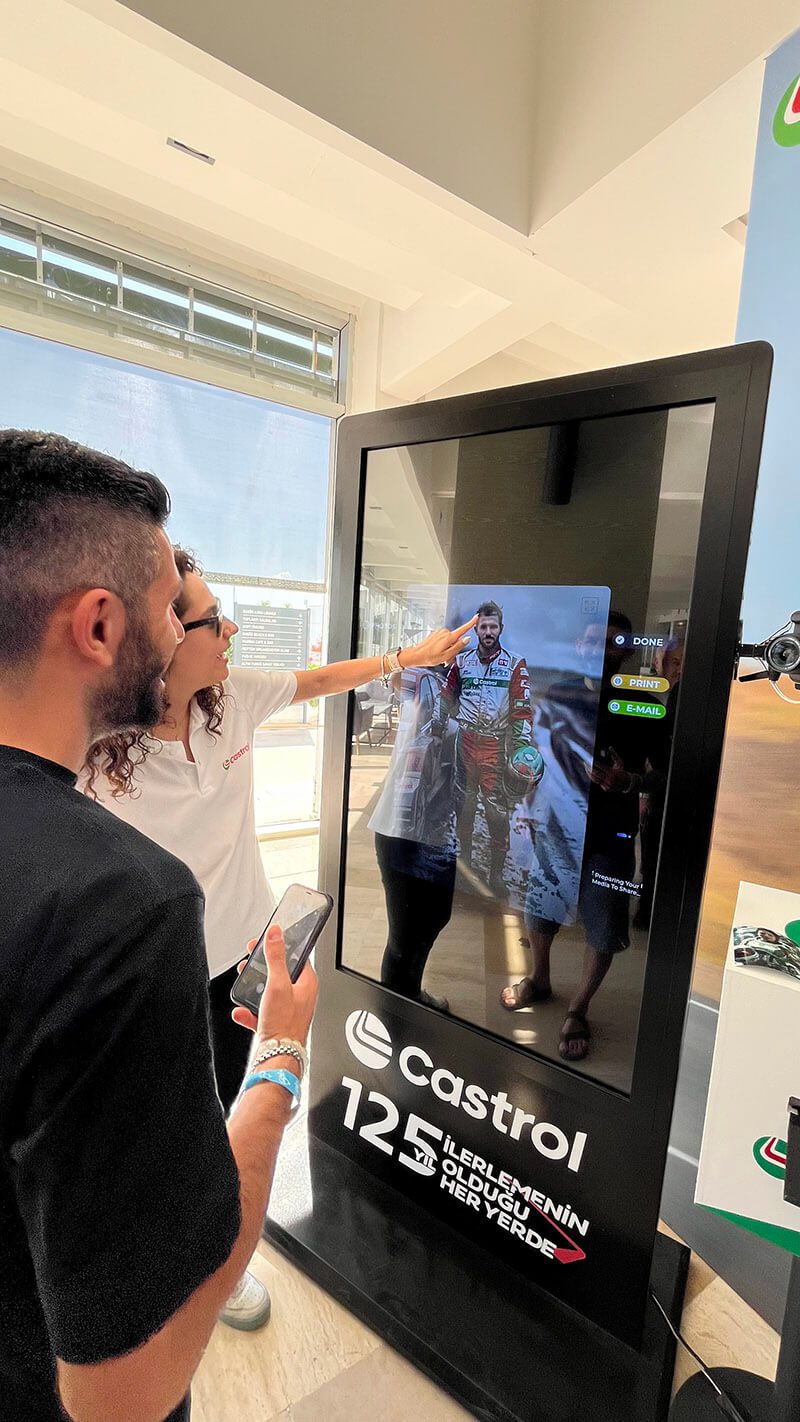 Totem interativo de fotos com IA - Sonser Entretenimento
